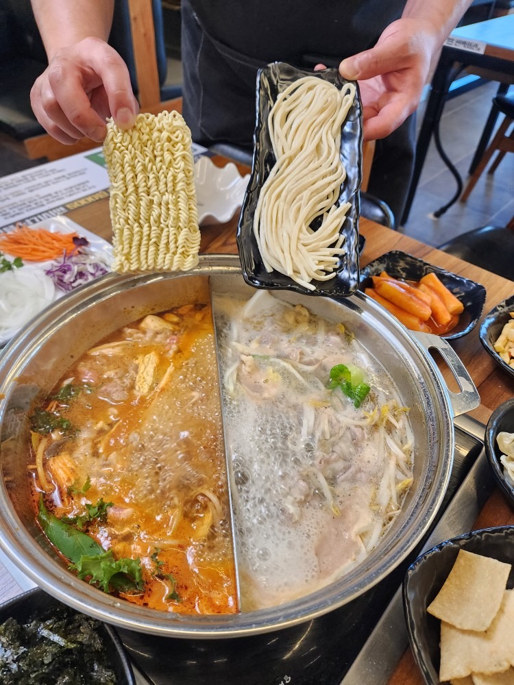 영종도 하늘도시맛집 편백찜과 샤브샤브 소고기 전부무한리필 편백회관입니다 인천광역시 중구 중산동 비즈프로필