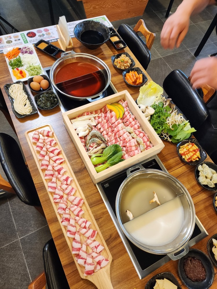 영종도 하늘도시맛집 편백찜과 샤브샤브 소고기 전부무한리필 편백회관입니다 인천광역시 중구 중산동 비즈프로필