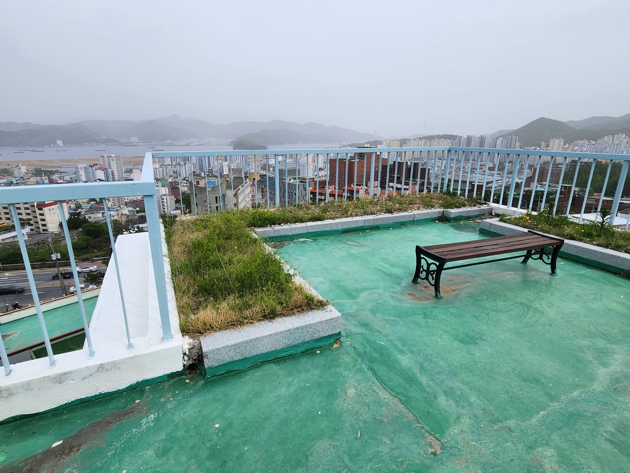 화단철거 옥상 방수 위한 옥상 화단철거 모든철거 경상남도 창원시 마산회원구 내서읍 주택수리종합 당근 비즈 소식