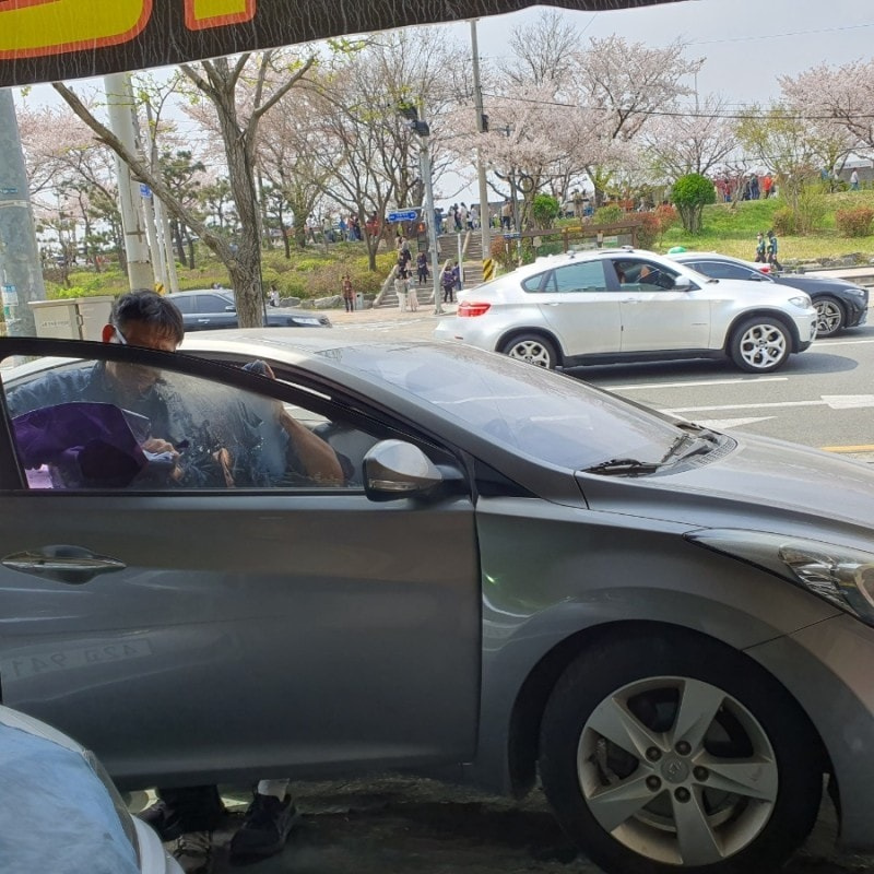 부산자동차썬팅 아반떼md 기존썬팅 제거후 열차단90프로 썬팅 재시공 및 후면 기포 뽀글이 제거 및 시공 부산광역시 사상구 괘