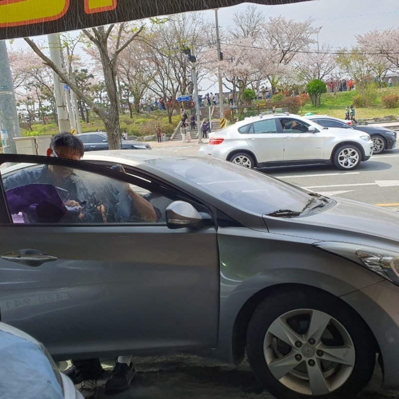 부산자동차썬팅 아반떼md 기존썬팅 제거후 열차단90프로 썬팅 재시공 및 후면 기포 뽀글이 제거 및 시공 부산광역시 사상구 괘