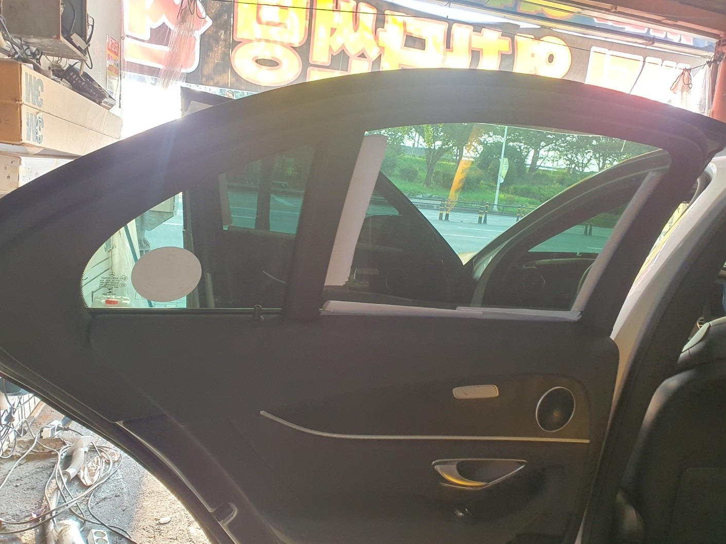 부산자동차썬팅 벤츠e220d 기존 썬팅 제거후 열차단 90프로 썬팅 재시공 부산광역시 사상구 괘법동 비즈프로필