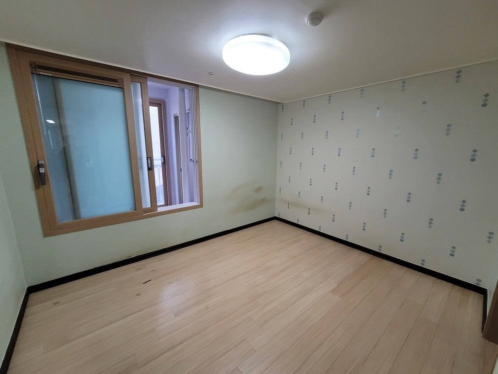 화성 향남 28평 아파트 아이들 낙서 및 머리기름 광폭합지 도배 경기도 수원시 권선구 권선동 비즈프로필