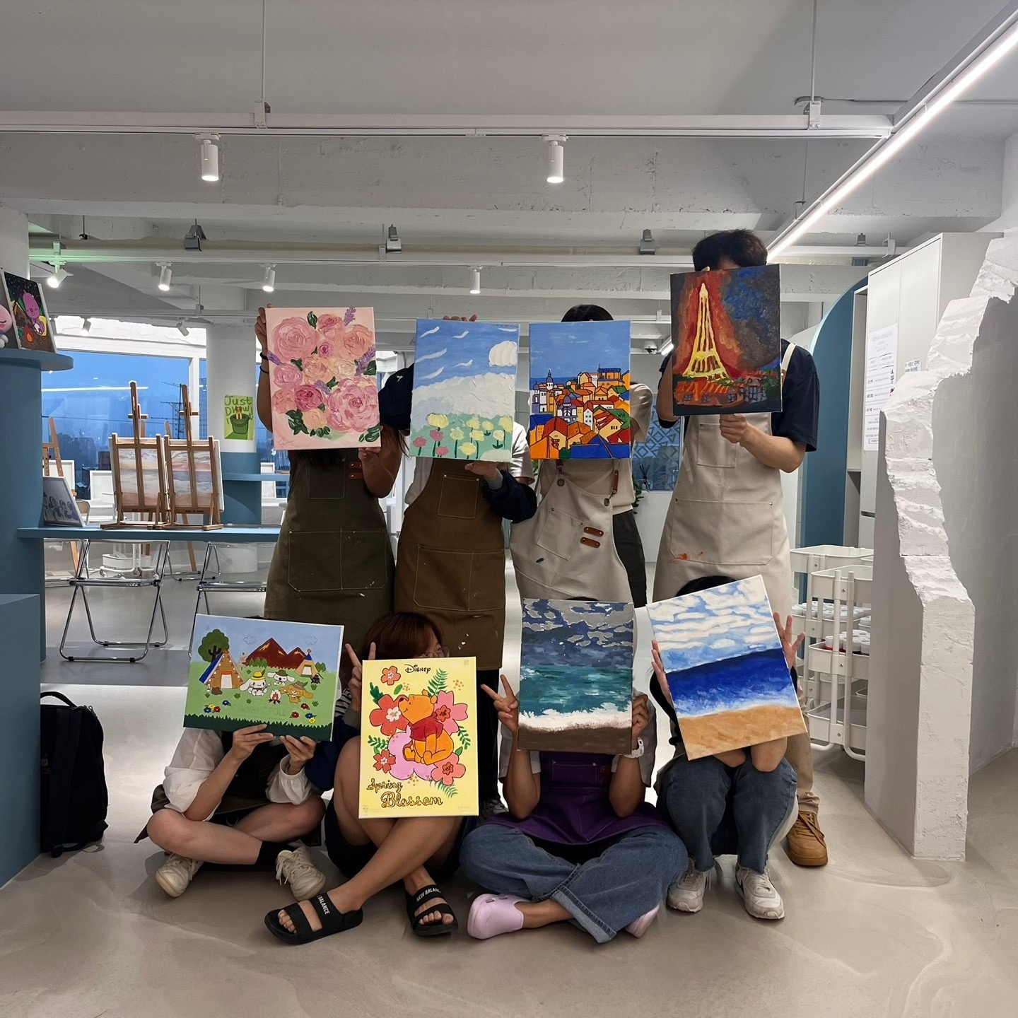 누구나 화가가 될 수 있는 곳 성수미술관 용산점입니다나만의 베어브릭스와 드로잉 작품을 만들어보세요 서울특별시 용산구