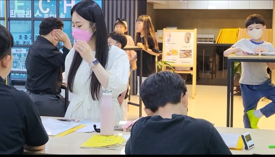 아이들이 너무 좋아하는 영어수업 한국인 선생님이 원어민처럼 수업을 하고있어요 경기도 화성시 청계동 비즈프로필