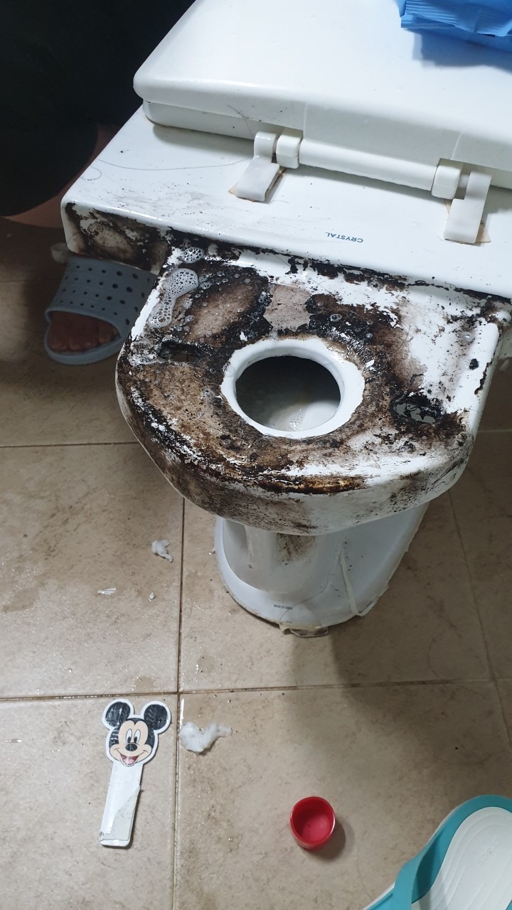 종종 양변기 청소 부탁하시는 분이 계셔서 더러워진 양변기 올 분해해서 청소해드려요 서울특별시 서초구 서초동 비즈프로필