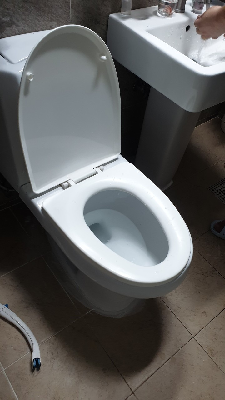 종종 양변기 청소 부탁하시는 분이 계셔서 더러워진 양변기 올 분해해서 청소해드려요 서울특별시 서초구 서초동 비즈프로필