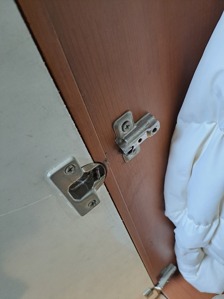 대방동 대동디지털황토 아파트 화장실 문수리 붙박이장 경첩교체 경상남도 창원시 의창구 팔룡동 비즈프로필
