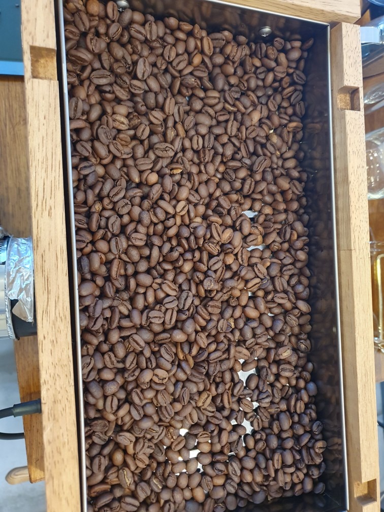 다양한 에스프레소 메뉴와 직접 로스팅해서 내리는 핸드드립 커피 맛집 - 경상남도 양산시 평산동 | 비즈프로필