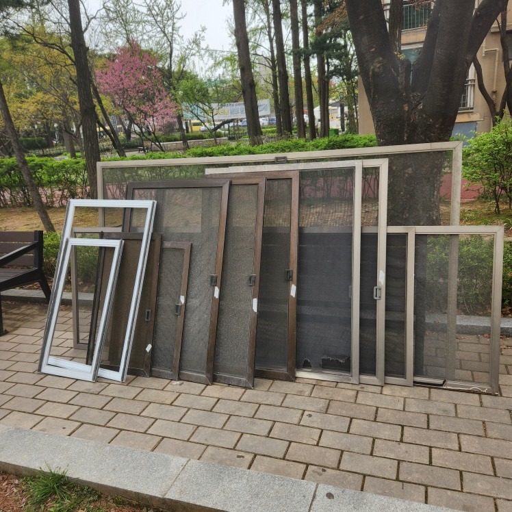 양천구 신정동 목동 신시가지 9단지 아파트 부분 방충망 틀 제작과 미세 방충망 시공 서울특별시 강서구 공항동 비즈프로필