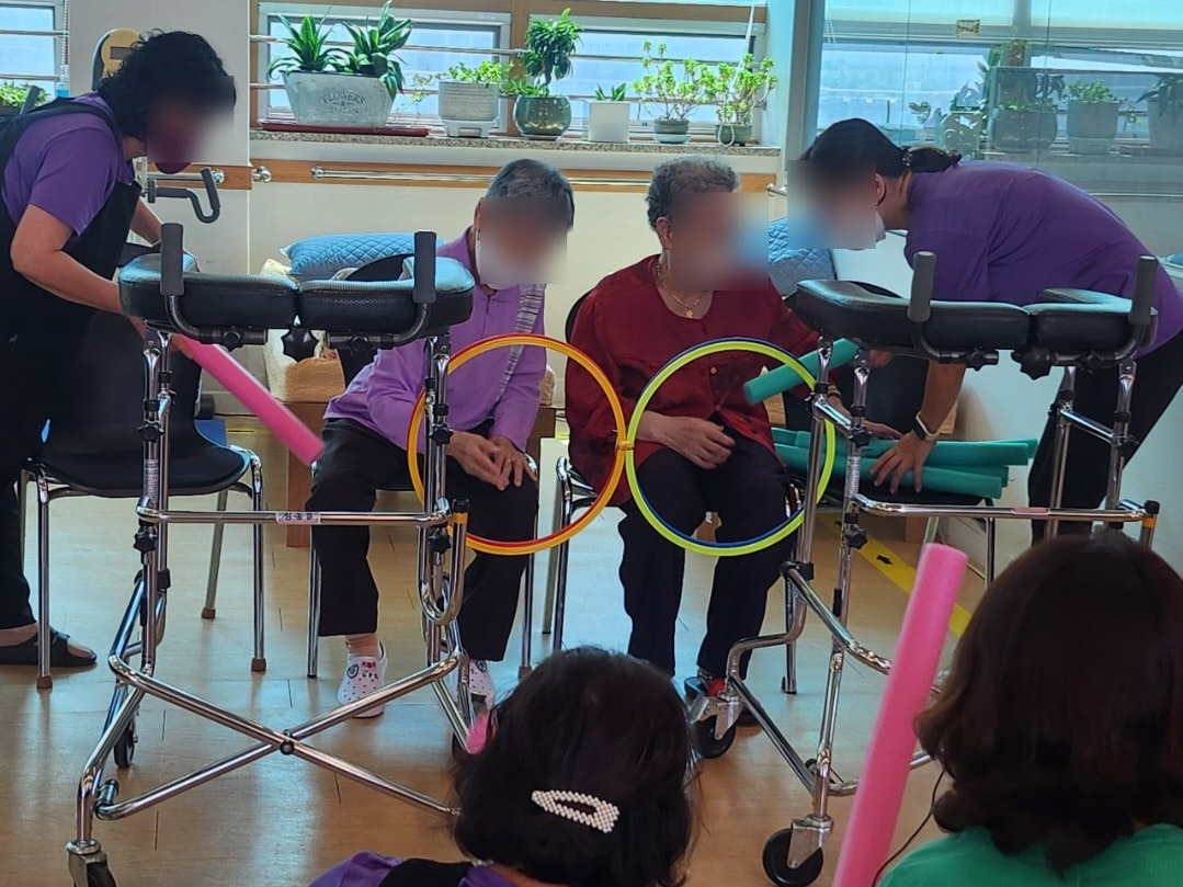 5월15일 오늘의 프로그램 창 던지기 게임 대구 신세계 주간보호센터대구 신세계 요양원신세계실버타운대구 신 대구