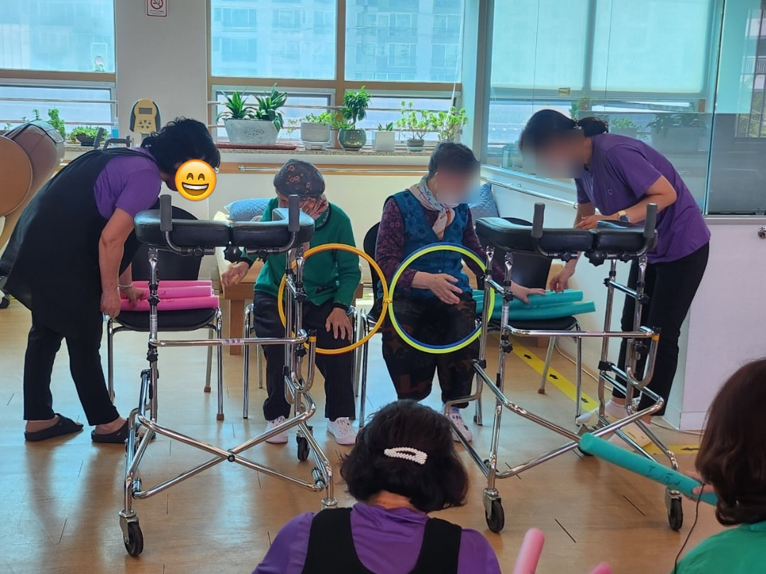 5월15일 오늘의 프로그램 창 던지기 게임 대구 신세계 주간보호센터대구 신세계 요양원신세계실버타운대구 신 대구