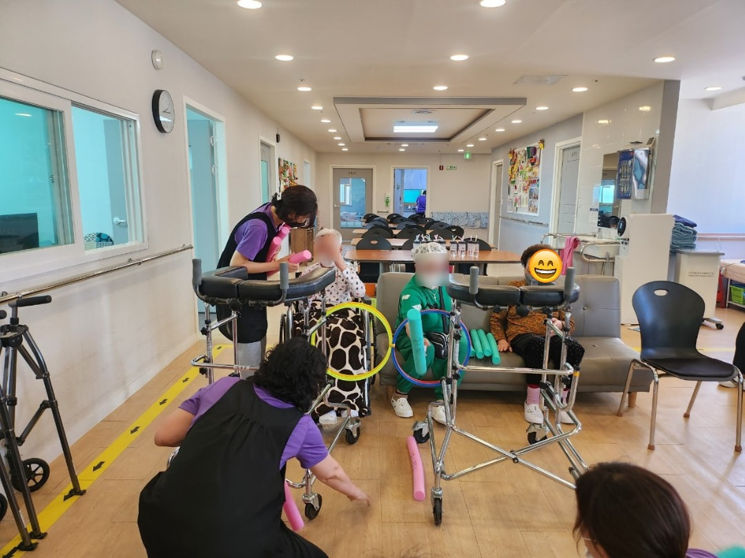 5월15일 오늘의 프로그램 창 던지기 게임 대구 신세계 주간보호센터대구 신세계 요양원신세계실버타운대구 신 대구