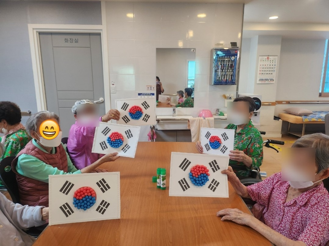 6월5일 다가오는 현충일에 태극기 휘날리며 대구 신세계 주간보호센터대구 신세계 요양원신세계실버타운대구 신 대구