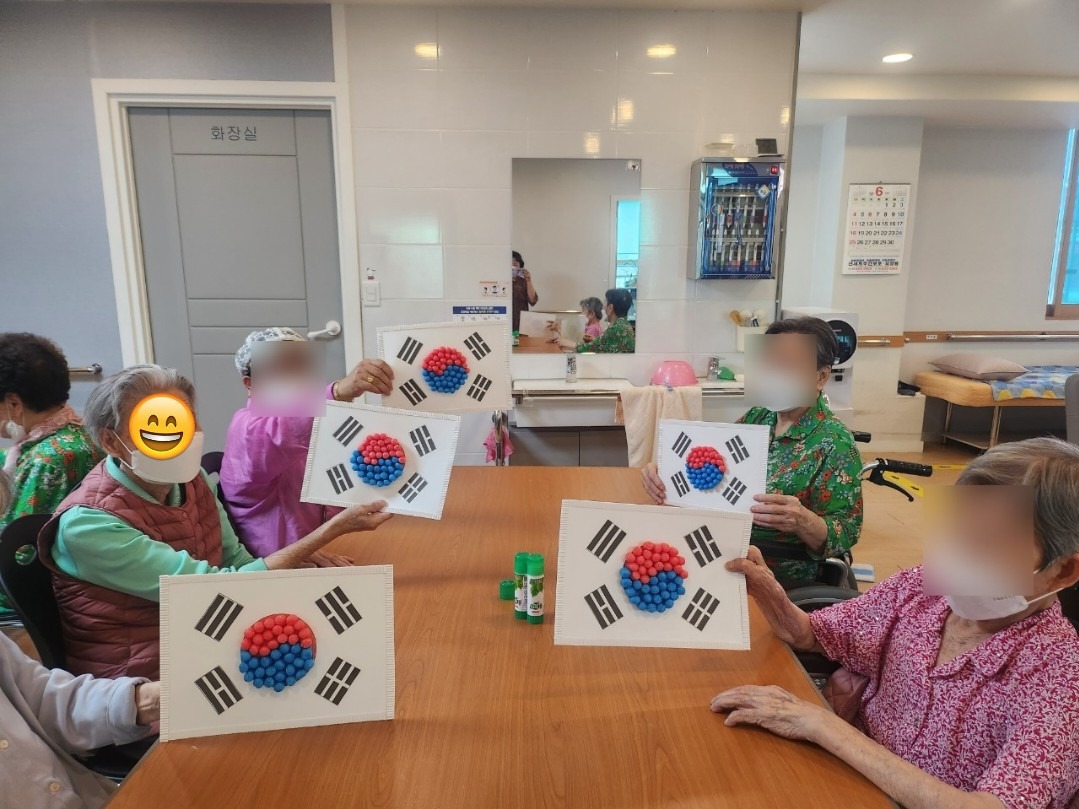 6월5일 다가오는 현충일에 태극기 휘날리며 대구 신세계 주간보호센터대구 신세계 요양원신세계실버타운대구 신 대구