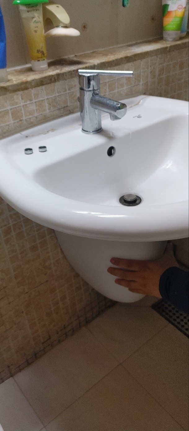 세면대 원홀수전 머리부분에서 누수가 있어 계속물이새고 있어요~~가좌벽산블루밍6단지아파트 경기도 고양시 일산서구 일산동