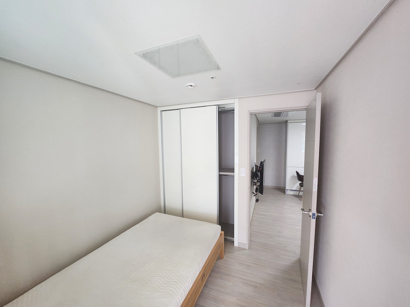 에코 아바 투룸 실크벽지 도배시공 - 제주특별자치도 제주시 연동 | 비즈프로필