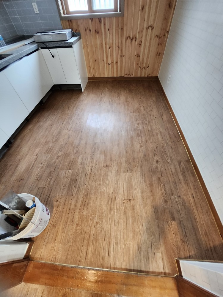 외도 절물 구축 데코타일 및 걸레받이 시공완료 | 제주특별자치도 제주시 연동 | 미장/타일/도배/도장 | 당근 비즈 소식