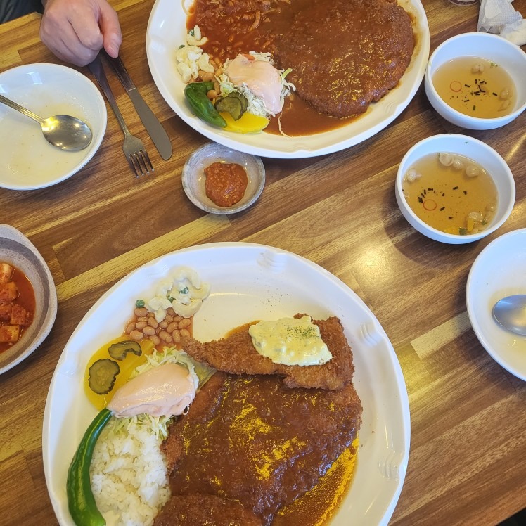 안녕하세요 수제경양식돈까스 전문점 1982성북동왕돈까스입니다 경기도 고양시 덕양구 성사동 비즈프로필