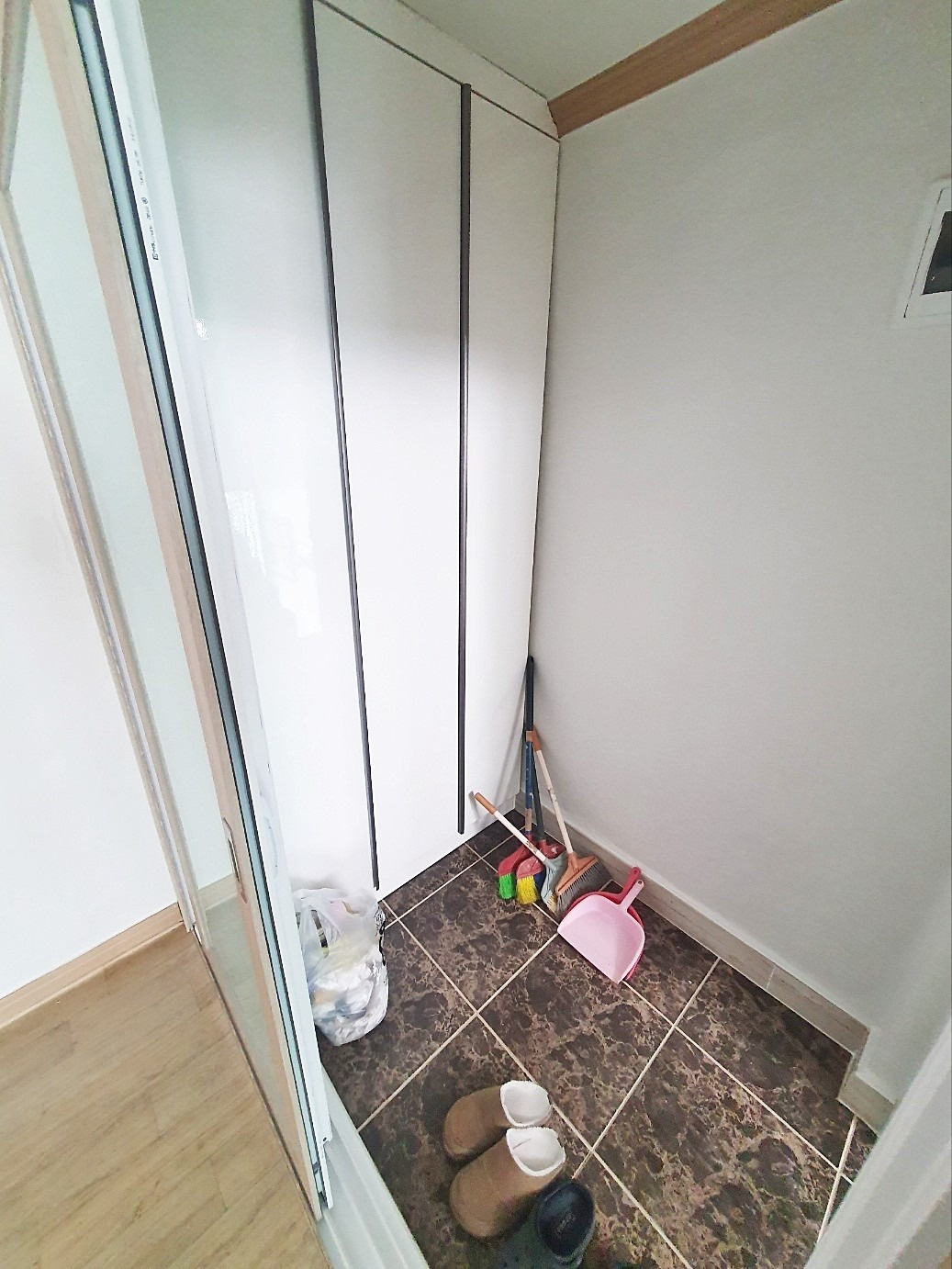 모라협성아파트 25평 월세 임대 저층 에어컨 옵션 도배장판페인트 완료 부산광역시 사상구 모라동 비즈프로필