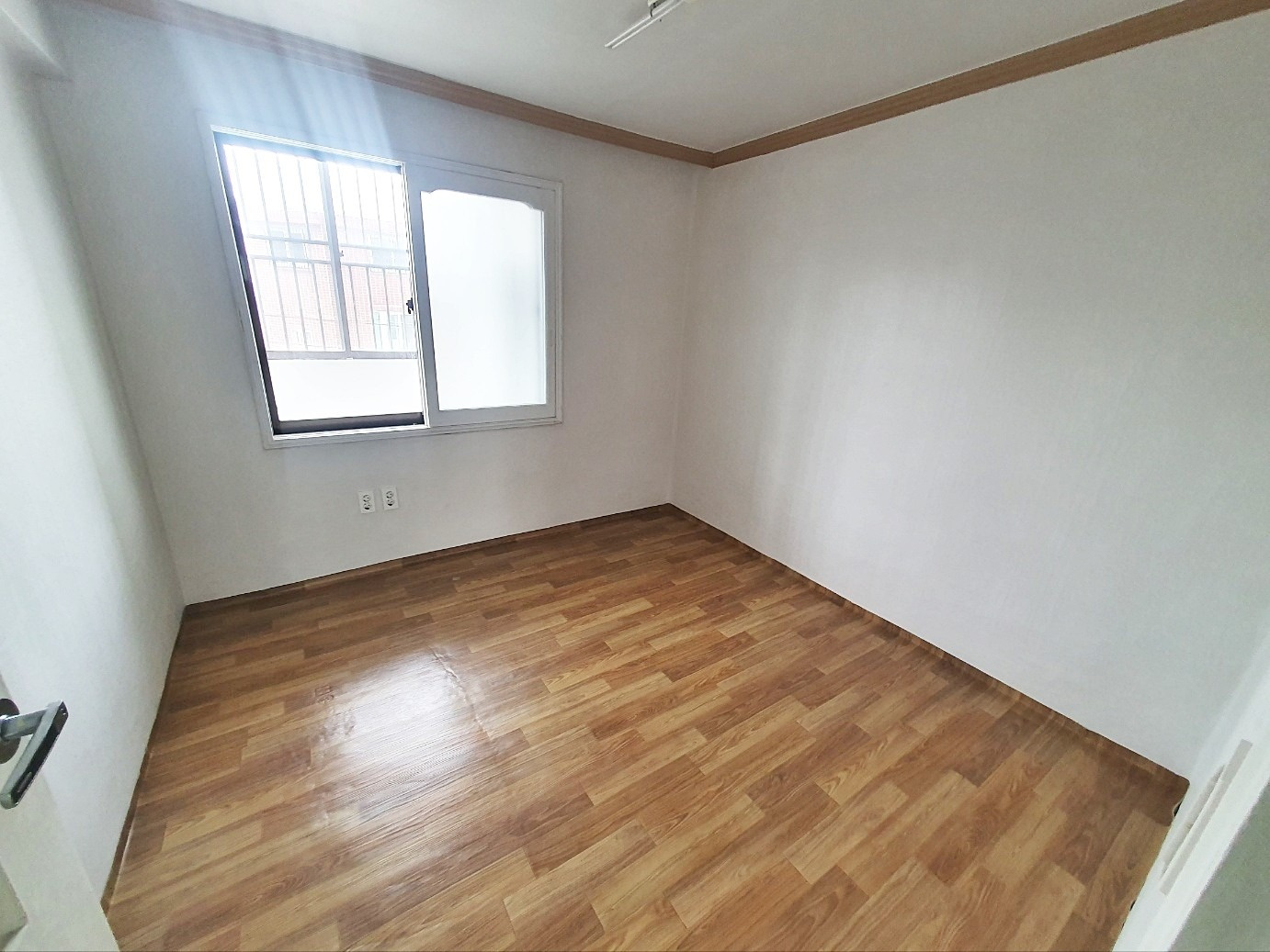 모라협성아파트 25평 월세 임대 저층 에어컨 옵션 도배장판페인트 완료 부산광역시 사상구 모라동 비즈프로필