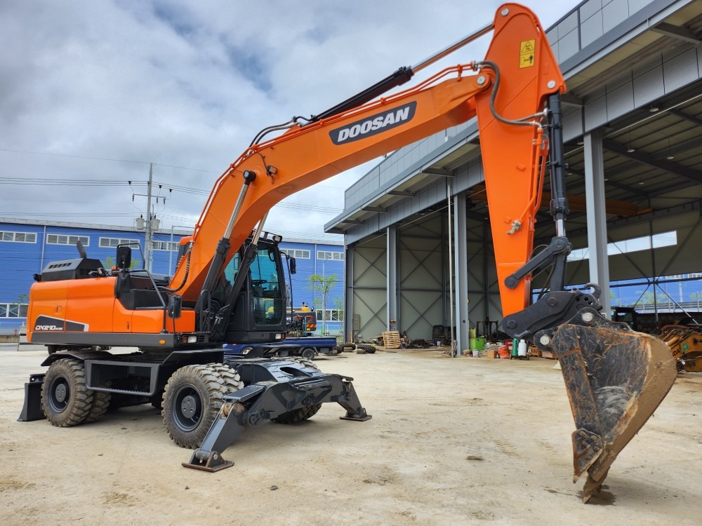 두산 DX210W-5K 2019년식 [ 짧은가동시간 ] 중고굴삭기 8W 타이어식 - 경상북도 구미시 인의동 | 비즈프로필