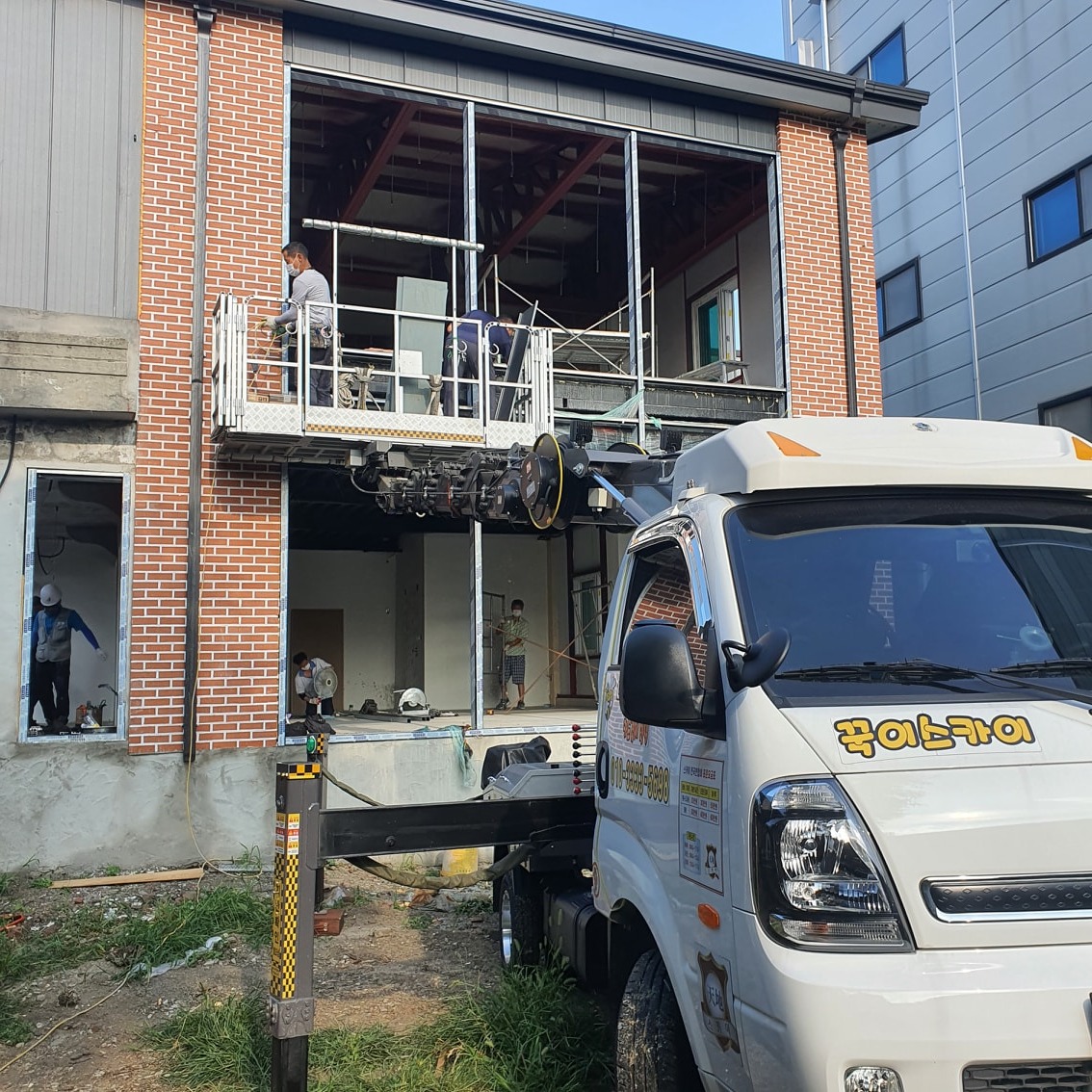 신촌홍대합정 1톤소형스카이차 좁은골목이나 협소한 공간에 최적화된 고소작업차 서울특별시 마포구 신수동 비즈프로필