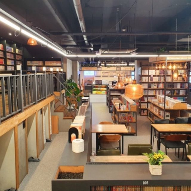 만화카페 티앤북스 경성대점 동네업체