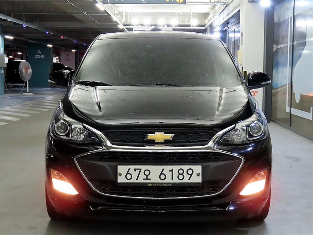 2019 쉐보레대우 더 뉴스파크 프리미어 900만원 중고차 이 차는 안전성과 디자인을 동시에 만족시킬 수 있는 경기도