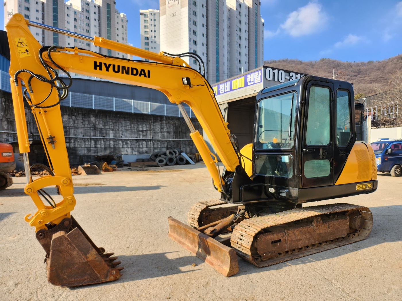 현대 R555 MVP 2004년식 농장용 02 중고굴삭기 - 경상북도 김천시 응명동 | 비즈프로필