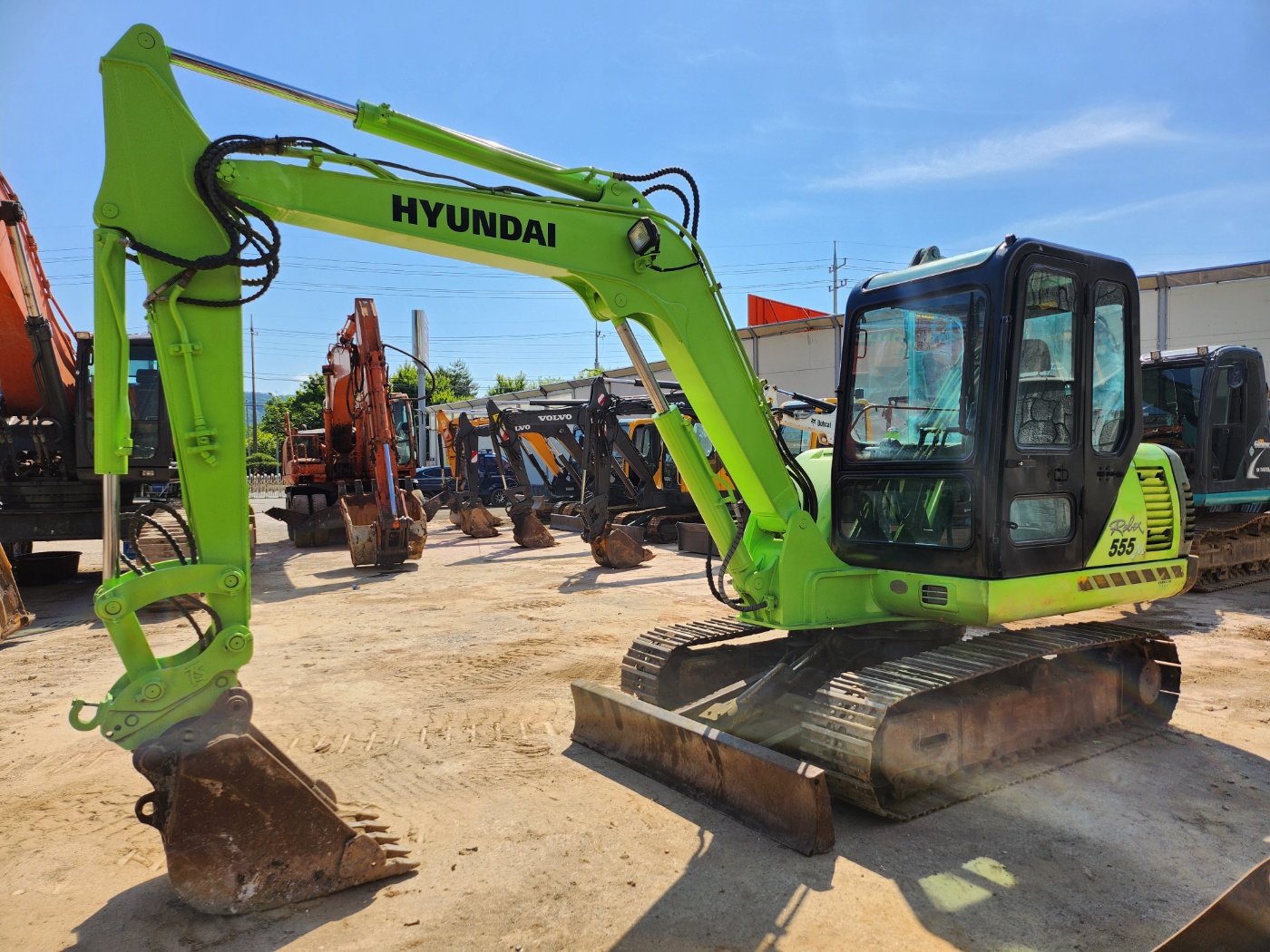 현대 R555 M 2001년식 자동클램프 02 중고굴삭기 - 경상북도 김천시 응명동 | 비즈프로필