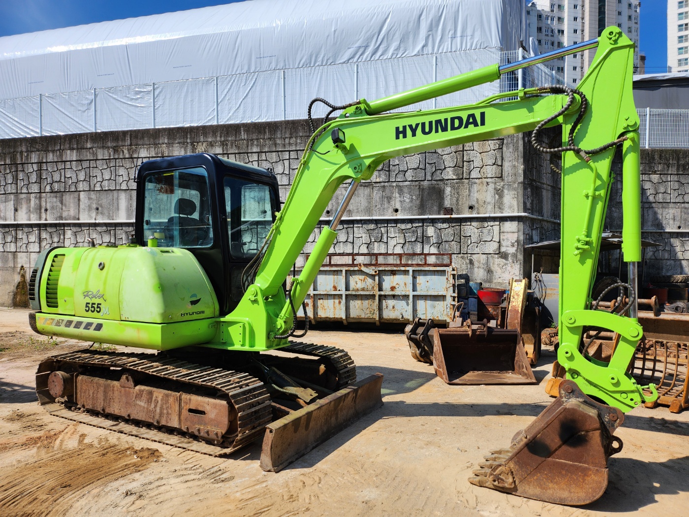 현대 R555 M 2001년식 자동클램프 02 중고굴삭기 - 경상북도 김천시 응명동 | 비즈프로필