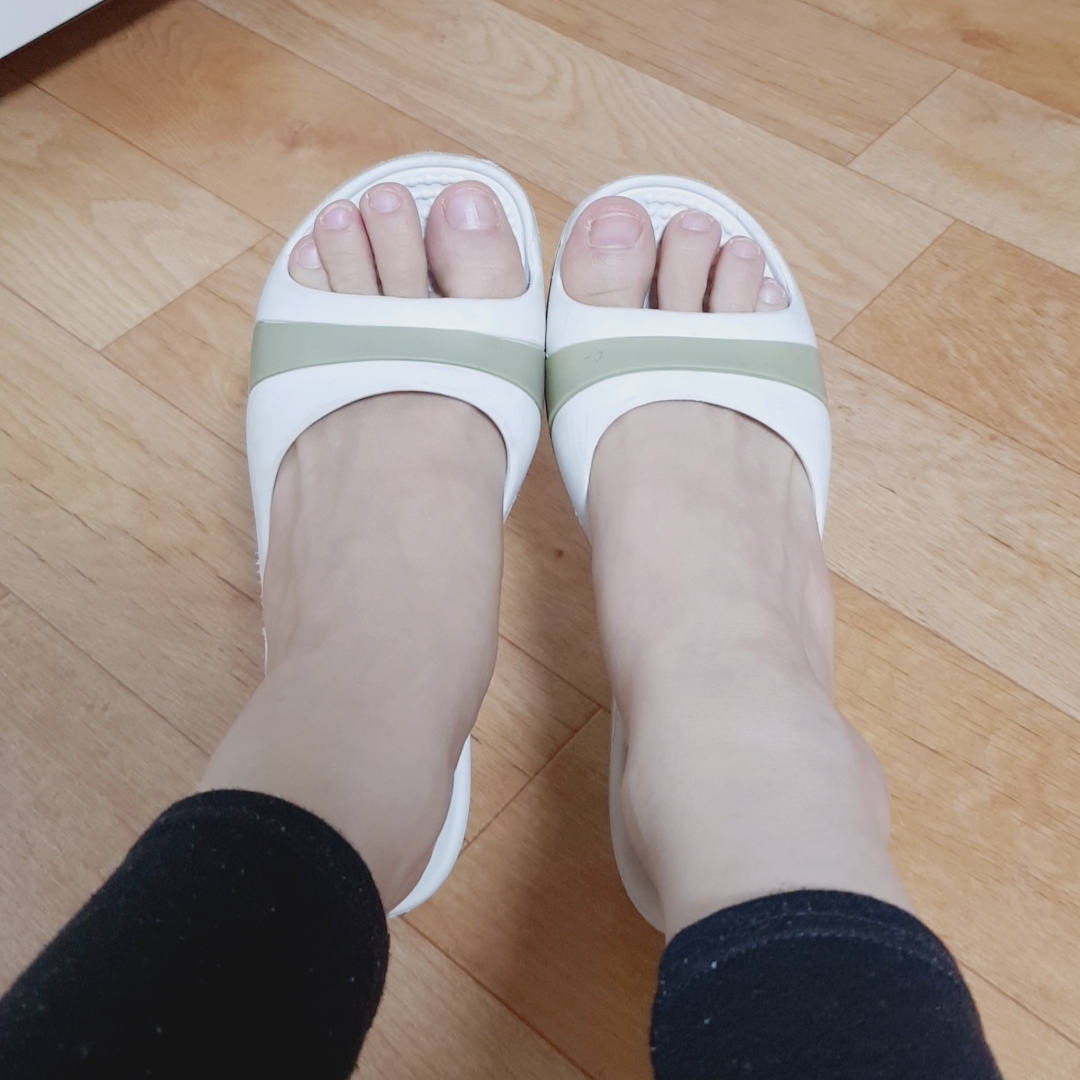 크록스 재질 굽있는 슬리퍼 7c... | 당근 중고거래