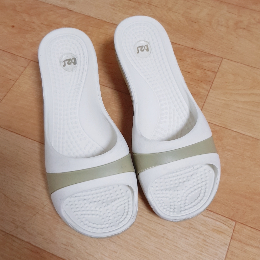 크록스 재질 굽있는 슬리퍼 7c... | 당근 중고거래