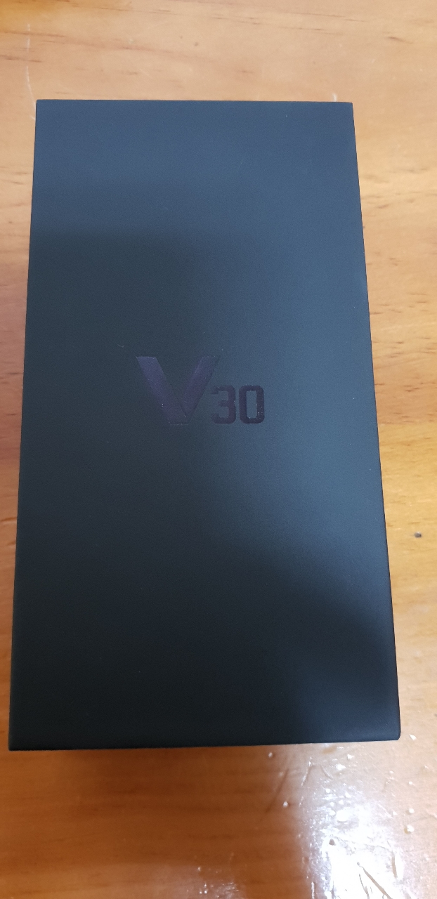 V30 폰 입니다 미개봉상품 입니다 | 당근 중고거래