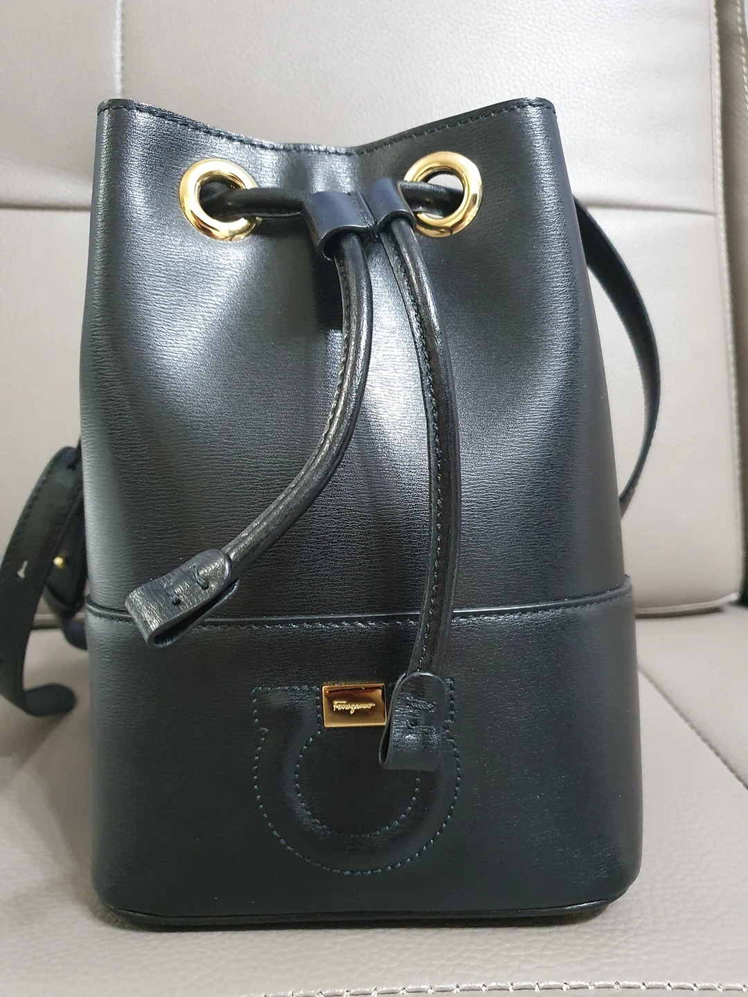 페라가모 복조리가방 버킷백 당근마켓 중고거래