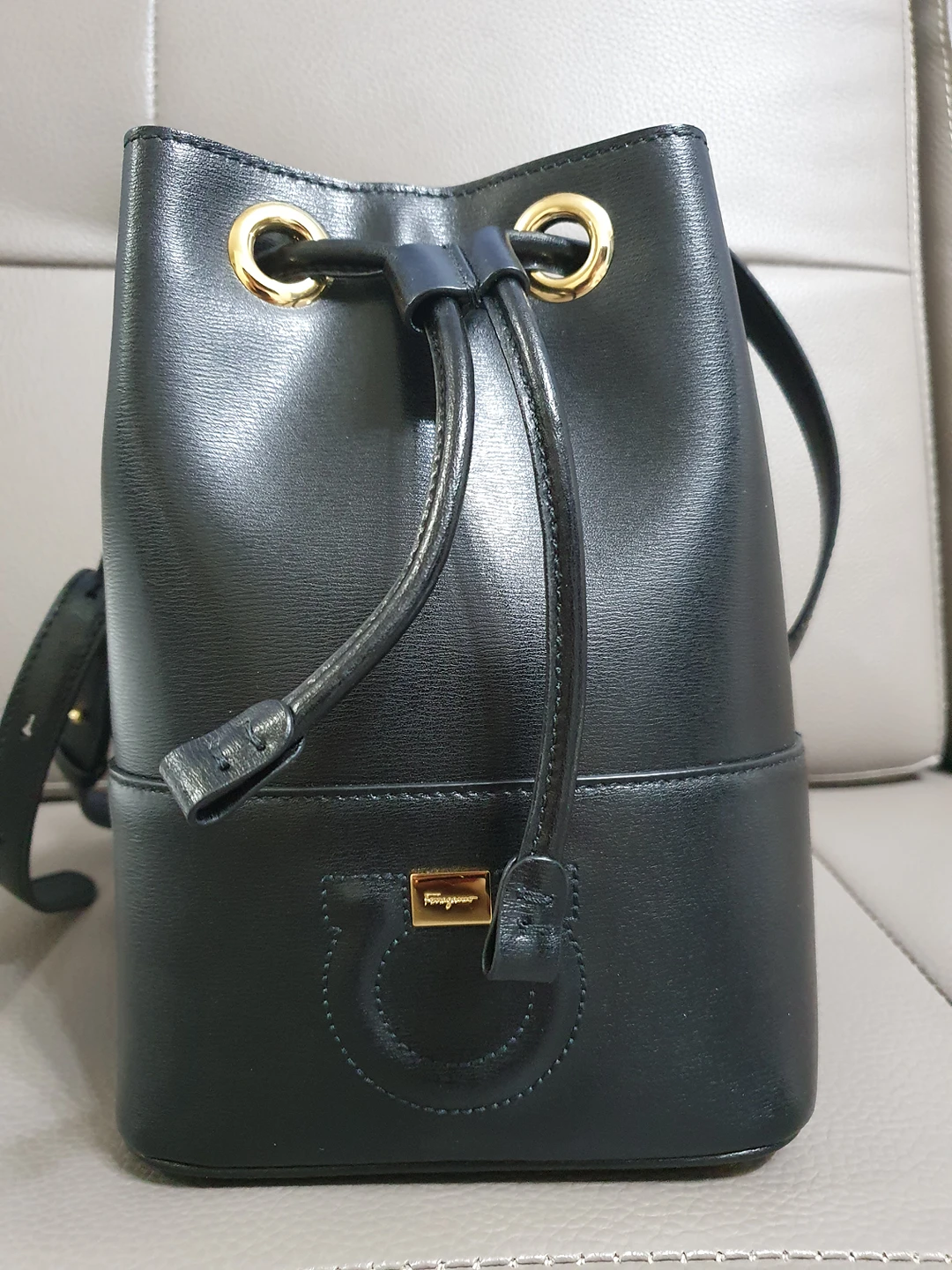 페라가모 복조리가방 버킷백 당근마켓 중고거래