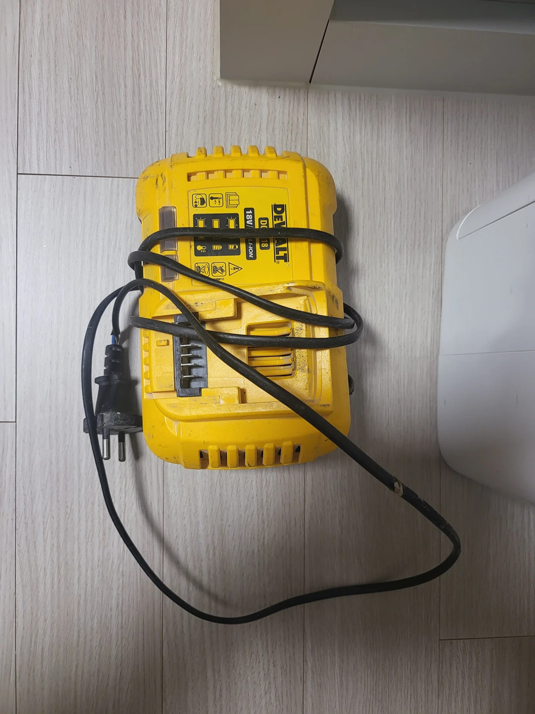 디월트 고속 충전기 당근마켓 중고거래