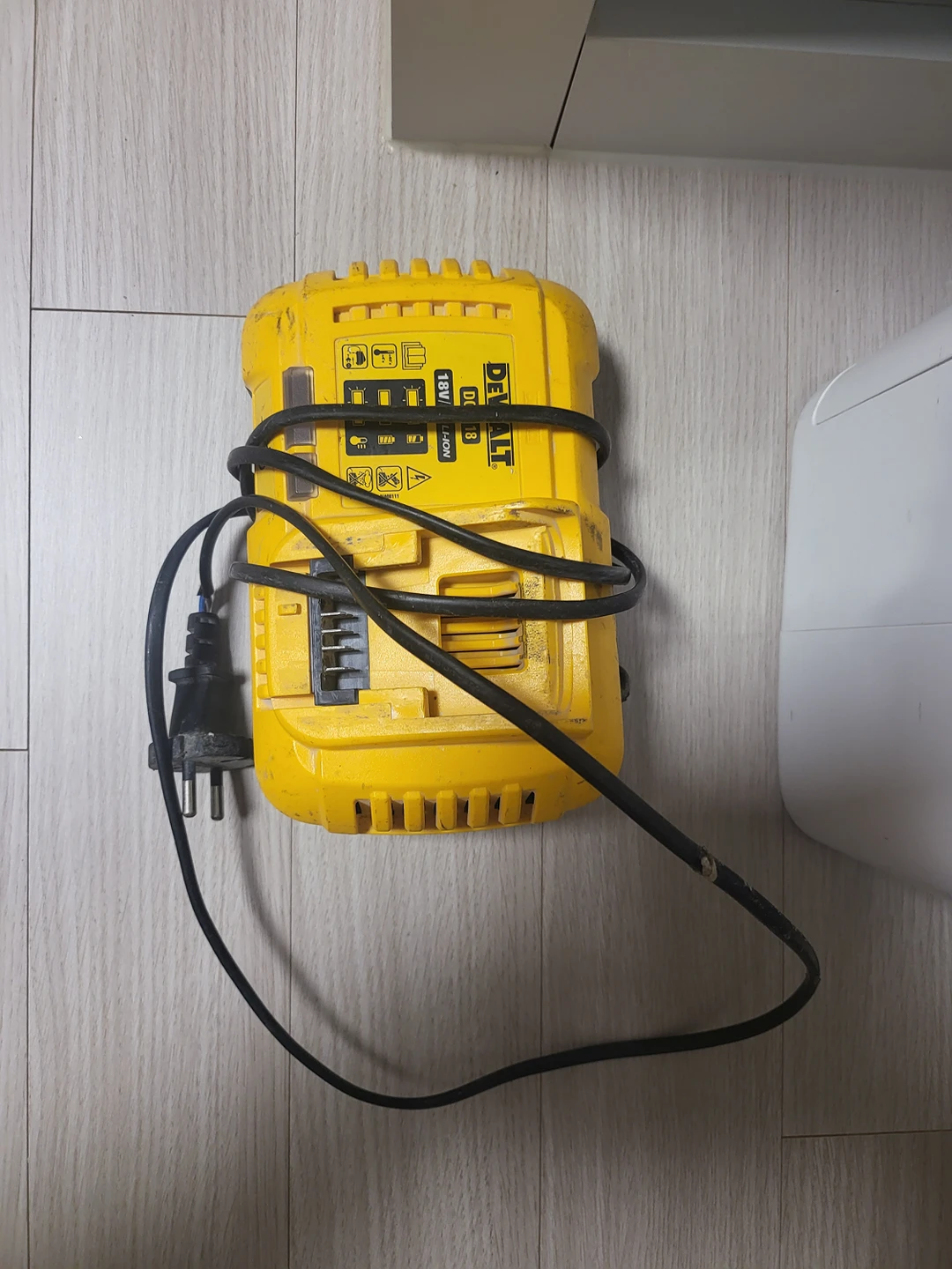 디월트 고속 충전기 당근마켓 중고거래