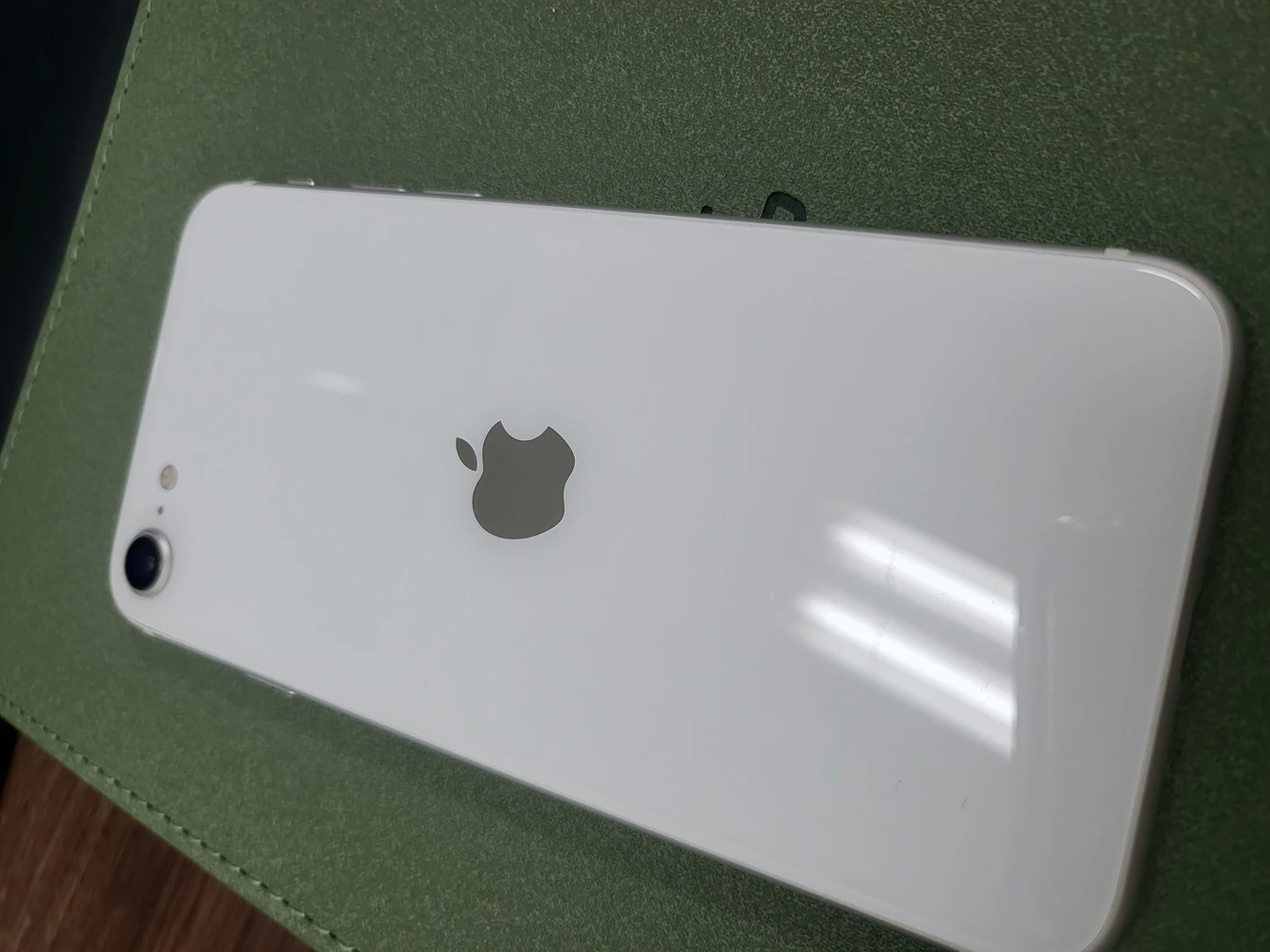 아이폰 SE2 64 화이트 판매합니다 | 당근 중고거래