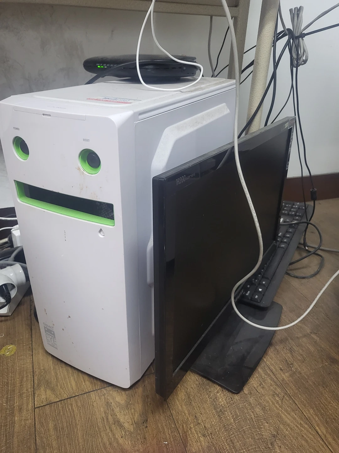 고장난 컴퓨터본체 정상모니터키보드 당근 중고거래