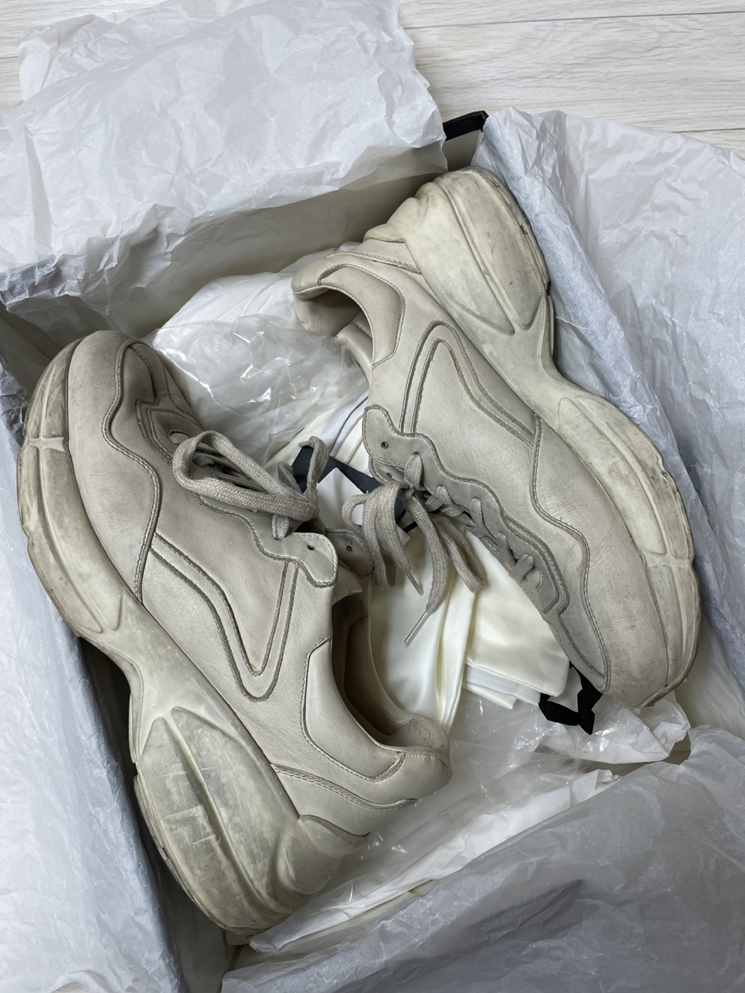 구찌 라이톤 더티 스니커즈 uk... | 당근 중고거래