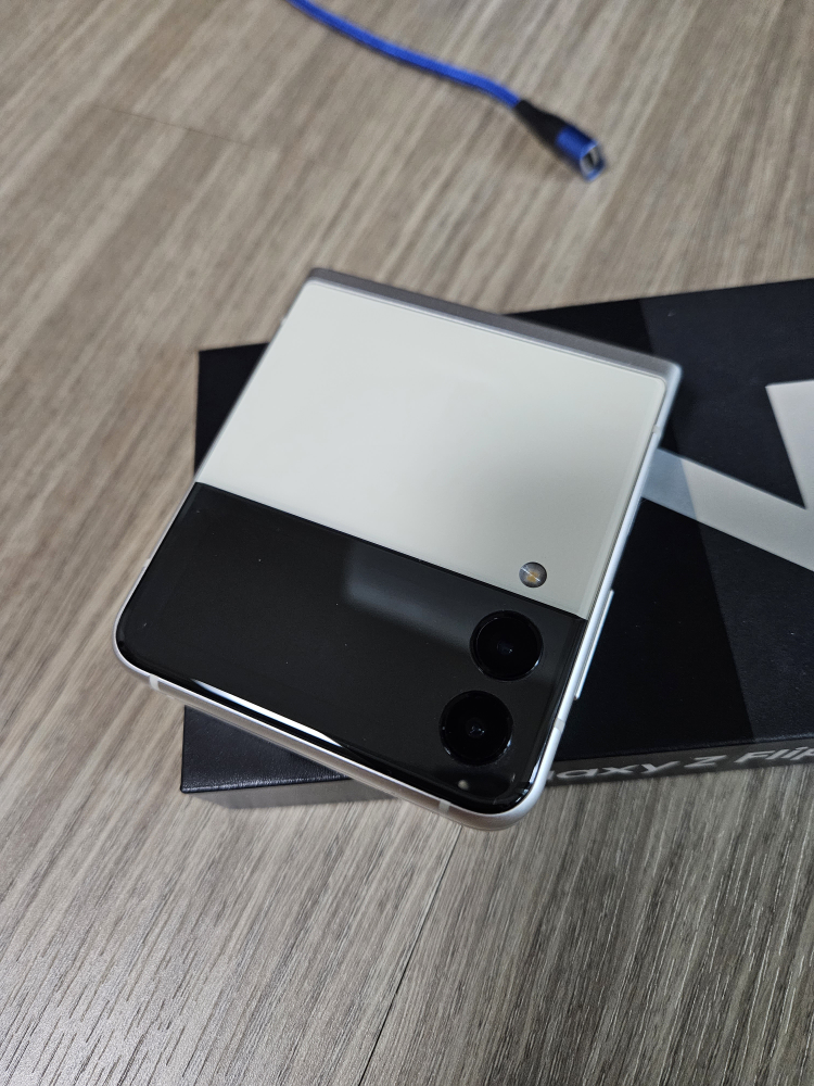 갤럭시 Z플립3 256g s급... | 당근 중고거래