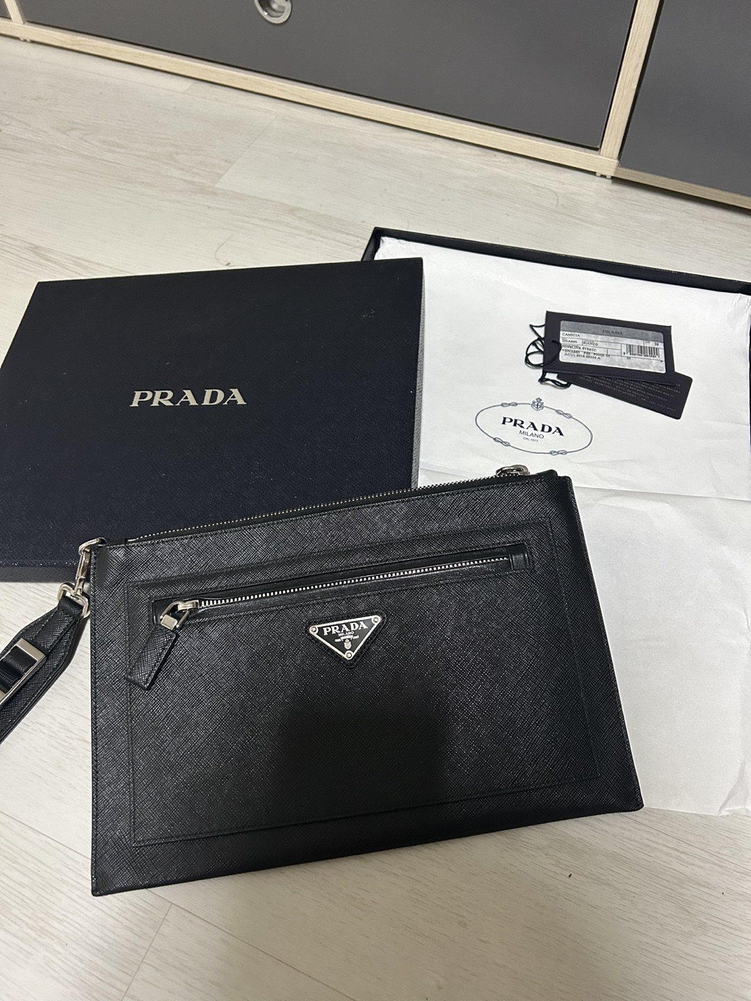 프라다 클러치백 팝니다 당근 중고거래