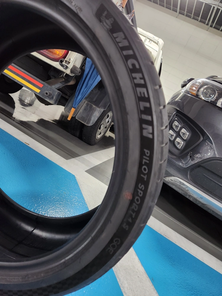 G80 미쉘린 PILOT SPORT 4S 20인치 타이어 | 기타 중고물품 | 당근 중고거래