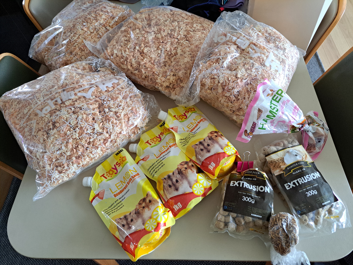햄스터 사료 베딩 목욕모래 일괄 판매 당근 중고거래