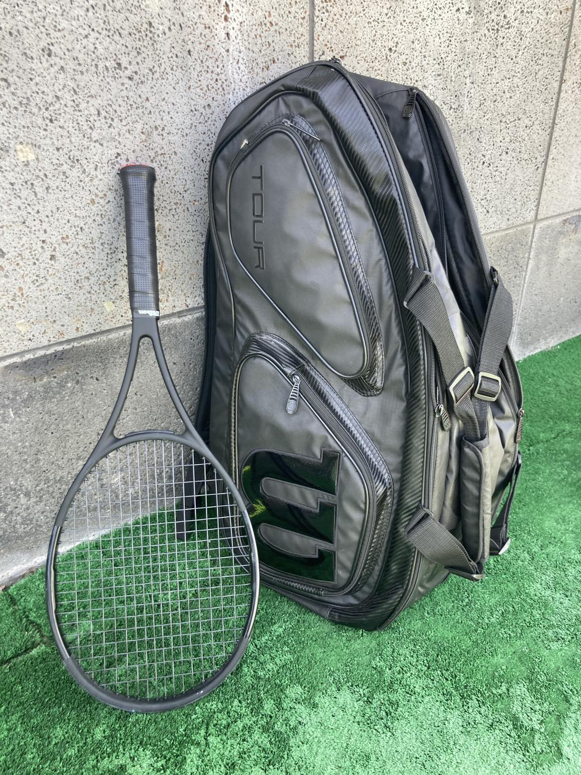윌슨(wilson) 테니스 라켓 / 프로스태프 97 v11.5 315g(2그립) + 윌슨 테니스 가방 블랙 | 영등포동5가 | 스포츠/레저 | 당근 중고거래