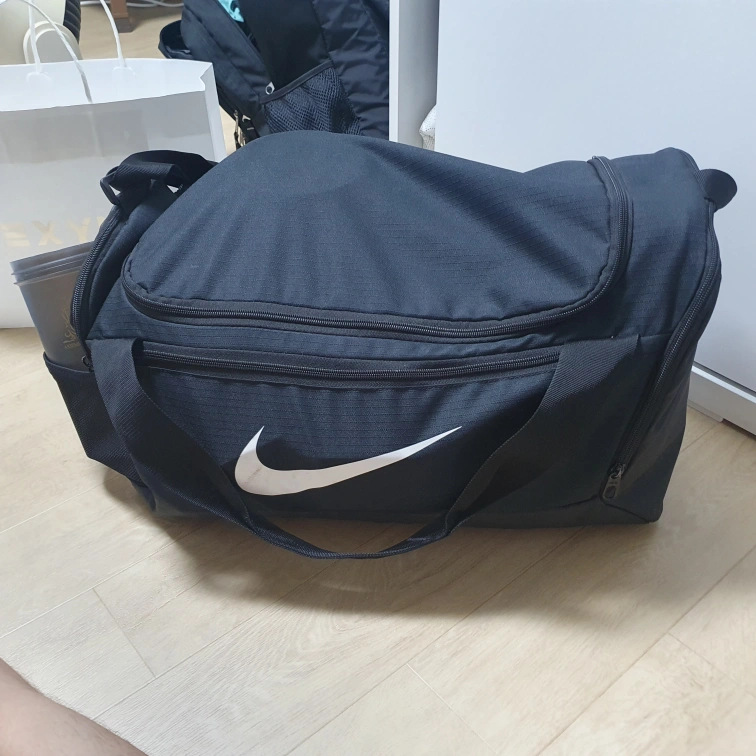 나이키 브라질리아 더플백 M 당근 중고거래