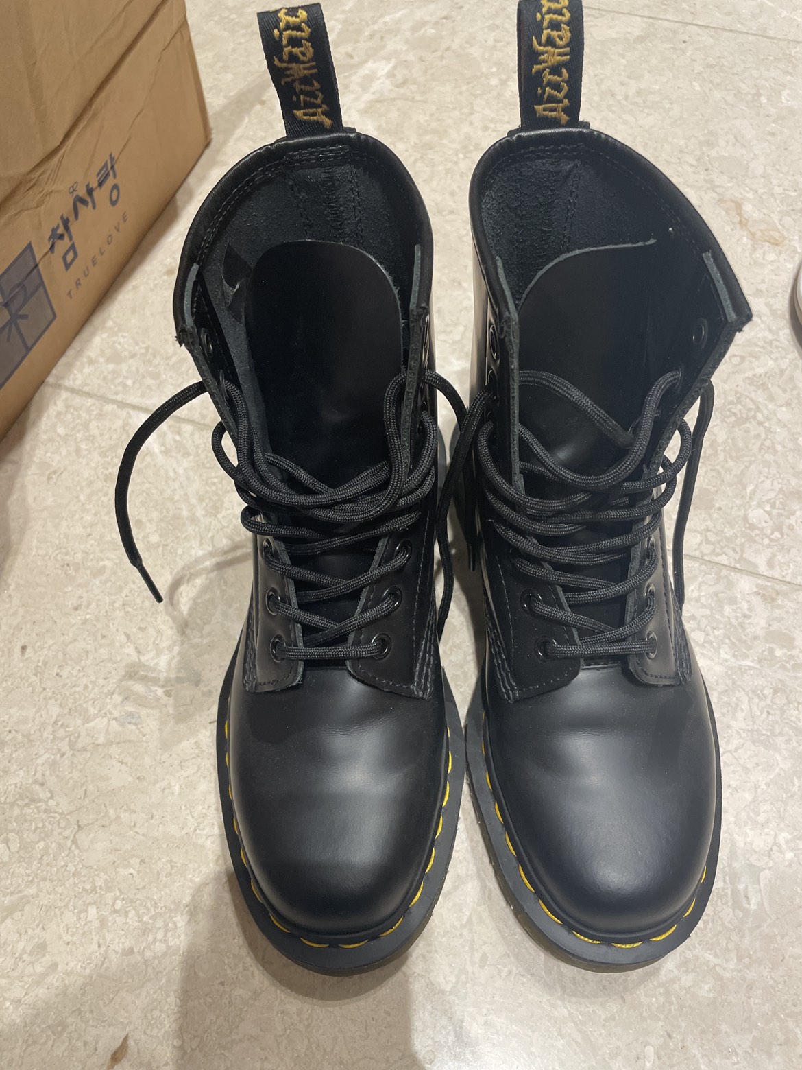 정품) 닥터마틴 1460 uk 4사이즈 | 중동 | 여성잡화 | 당근 중고거래