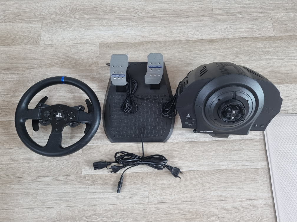 트러스트마스터 T300 레이싱 휠 | 당근 중고거래